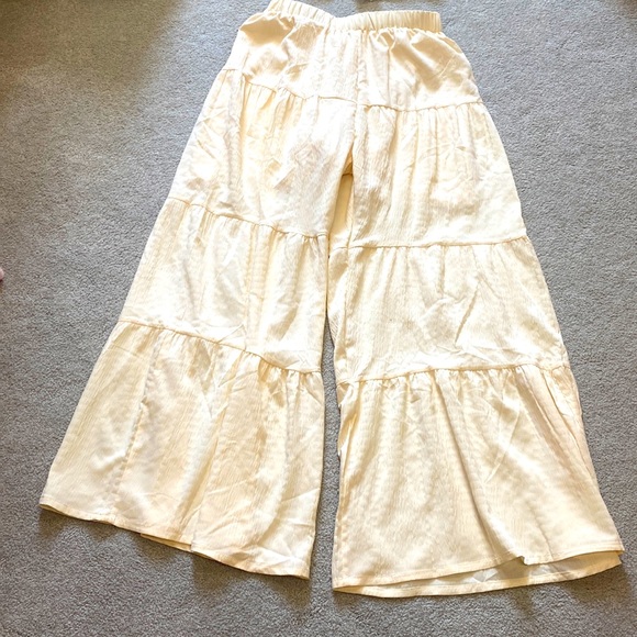 Beach Bunny | Pants & Jumpsuits | These Are Some Beach Flow Style Flare ...